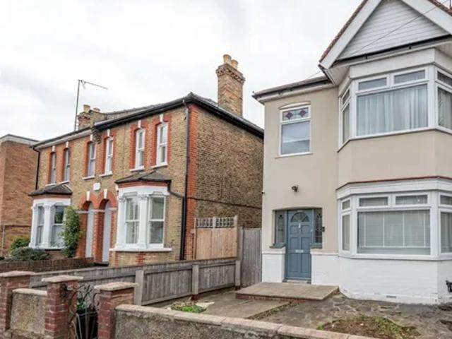 Maybank Road, London, E18 1DL, United Kingdom | 3 bed duplex for rent #167388064 | Rentberry