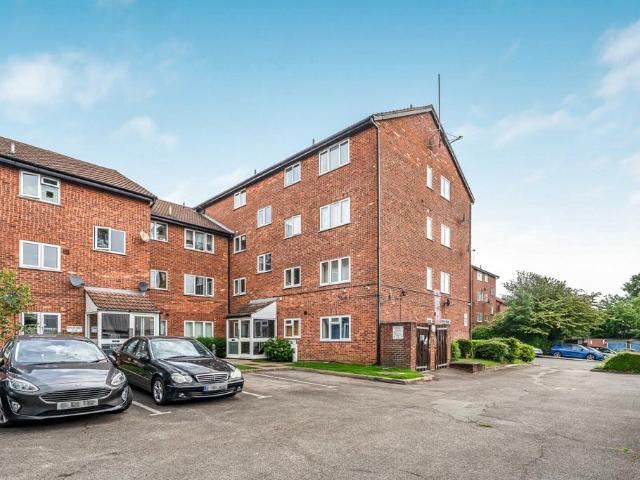 Maybury Court, Neptune Road, Harrow. 2 bed apartment to rent £1,800 pcm £415 pw