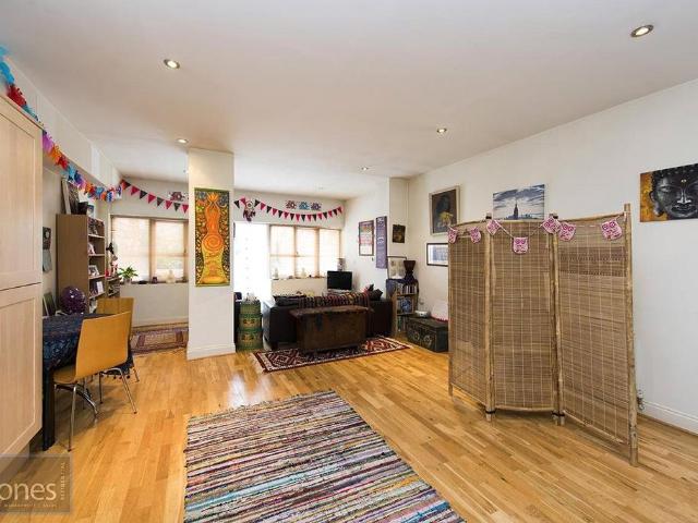 Maybury Gardens, Willesden Green. 2 bed apartment to rent £2,200 pcm £508 pw