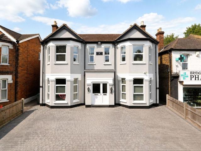 Maybury Road, Woking, Surrey GU21, 1 bed flat to rent, £1,200 pcm | PrimeLocation