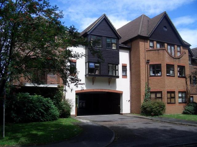 Maybury Road, Woking, Surrey GU21, 1 bed flat to rent, £1,350 pcm | PrimeLocation