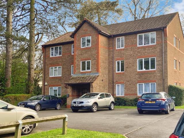 Maybush, Southampton SO16 2 bed apartment to rent £1,195 pcm £276 pw