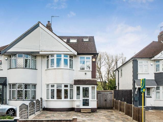 Mayday Gardens, Blackheath, London, SE3 3 bed house to rent £2,850 pcm £658 pw