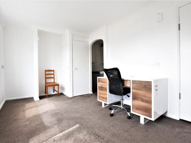 Mayday Road, Thornton Heath, CR7 Studio to rent £1,000 pcm £231 pw