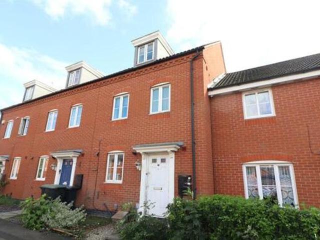 Maye Dicks Road, Rushden, 3 Bedroom Town