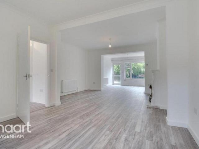 Mayesbrook Road, Dagenham 3 bed terraced house to rent £2,325 pcm £537 pw