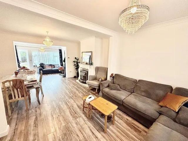 Mayesbrook Road, Dagenham, RM8 2EA, Property for rent