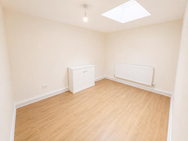 Mayesbrook Road, Ilford IG3, 2 bed flat to rent, £1,550 pcm | PrimeLocation