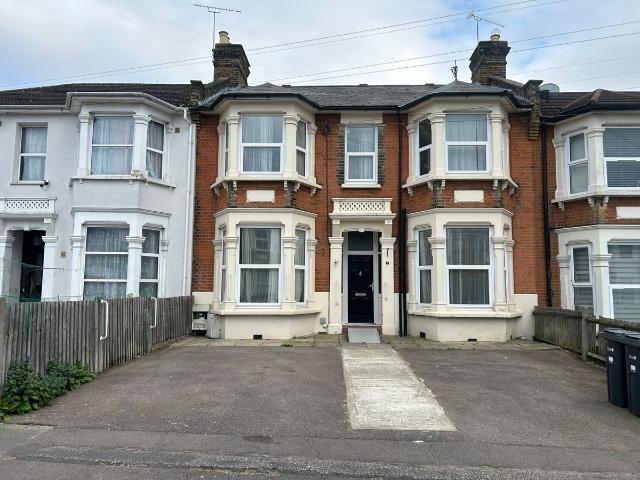 Mayfair Avenue, Essex IG1, 6 bed terraced house to rent, £4,500 pcm | PrimeLocation