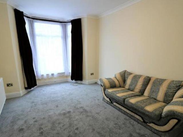 Mayfair Avenue, Ilford, 1 Bedroom Flat