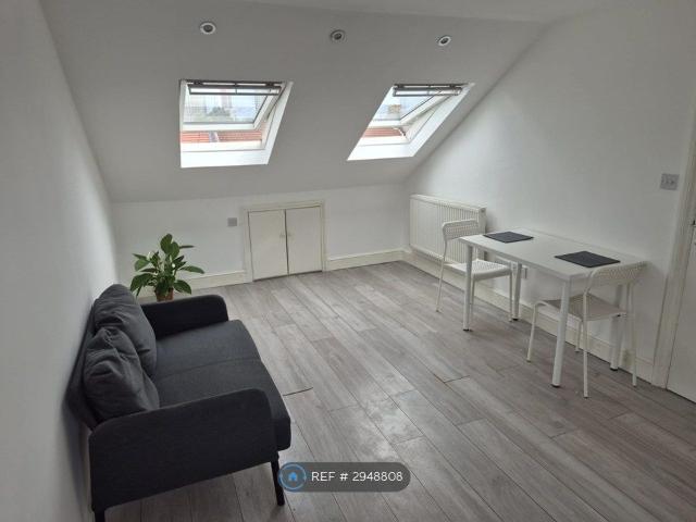 Mayfair Avenue, Ilford IG1, 1 bed flat to rent, £1,250 pcm | PrimeLocation