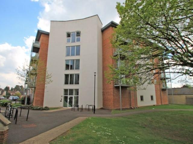 Mayfair Court, Observer Drive, Watford WD18, 2 bed flat to rent, £1,850 pcm | PrimeLocation