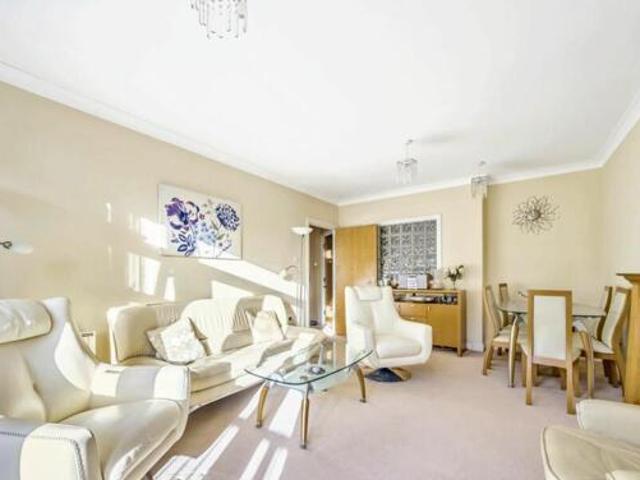 Mayfair Court, Stonegrove, 2 Bedroom Flat