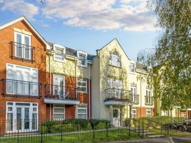 Mayfair Court, Stonegrove, 2 Bedroom Flat