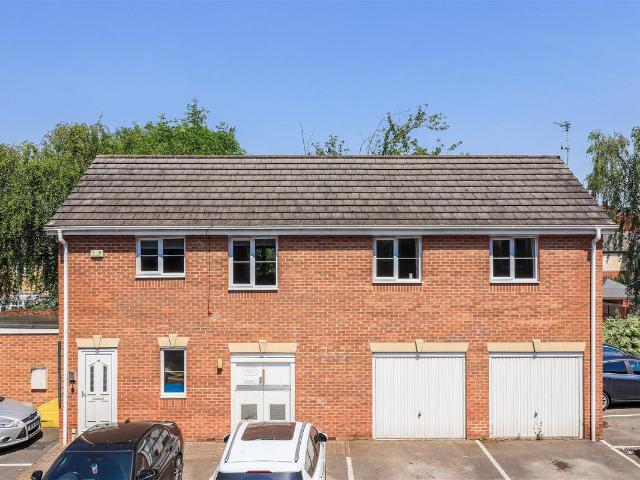 Mayfair Court, Wakefield WF2, 2 bed flat to rent, £925 pcm | PrimeLocation