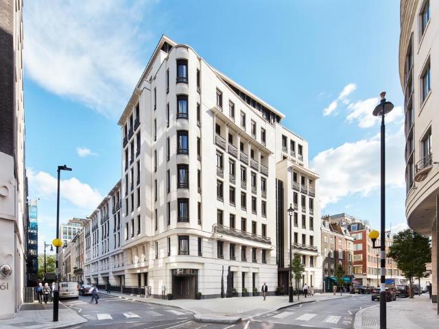Mayfair, London W1J 1 bed flat to rent £12,783 pcm £2,950 pw