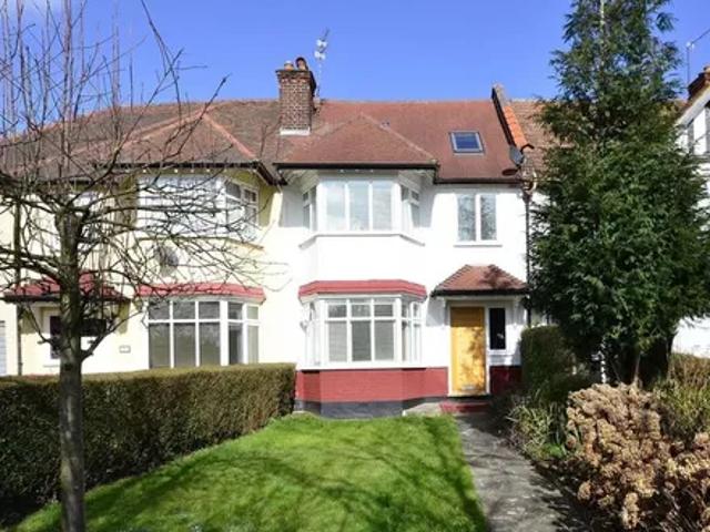 Mayfield Avenue, London, N12 9JD, United Kingdom | 4 bed townhouse for rent #166973226 | Rentberry