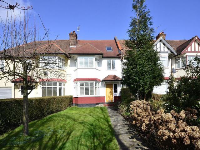 Mayfield Avenue, North Finchley. 4 bed terraced house to rent £6,400 pcm £1,477 pw