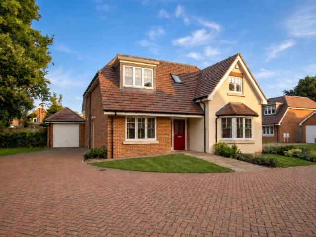 Mayfield Avenue, New Haw 5 bedrooms Property for lettings Seymours