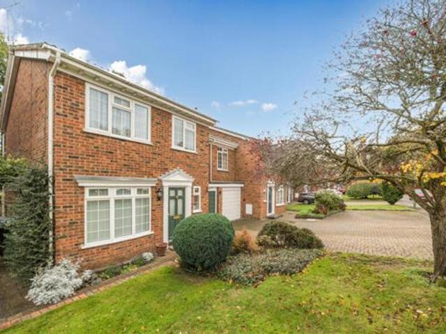 Mayfield Gardens, Hersham, 4 Bedroom Semi detached
