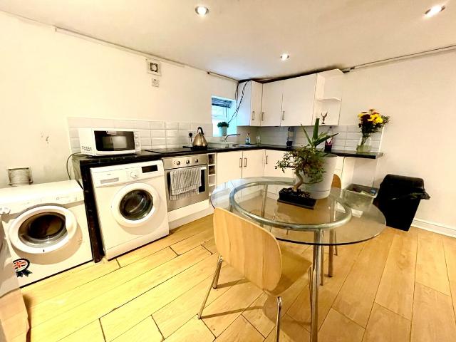 Mayfield Road, Manchester M16, 2 bed flat to rent, £1,100 pcm | PrimeLocation