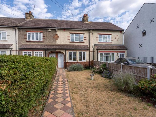 Mayfield Road, Gravesend, Kent, DA11 0JR 2 bed terraced house to rent £1,575 pcm £363 pw