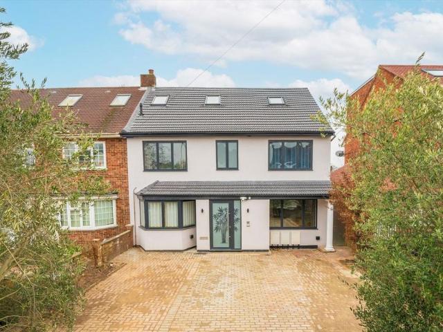 Mayfield Road, London W3 3 bed flat to rent £3,003 pcm £693 pw
