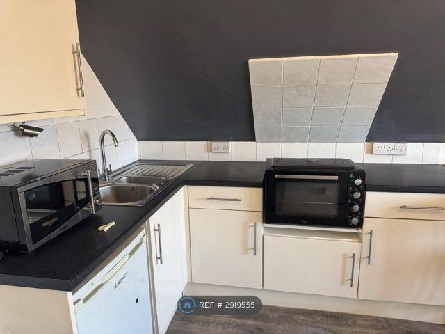 Mayfield Road, Weybridge KT13, Room to rent, £875 pcm | PrimeLocation