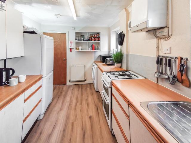 Mayfield Road 5 bed semi detached house to rent £2,100 pcm £485 pw