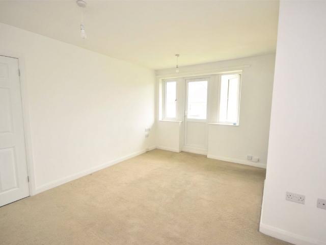 Mayfields, Keynsham, Bristol BS31, 2 bed flat to rent, £1,200 pcm | PrimeLocation