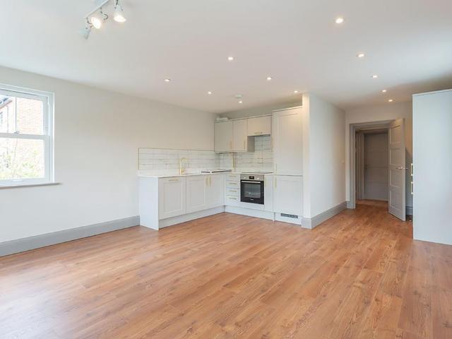 Mayford Road, London, SW12 1 bed flat £2,350 pcm £542 pw
