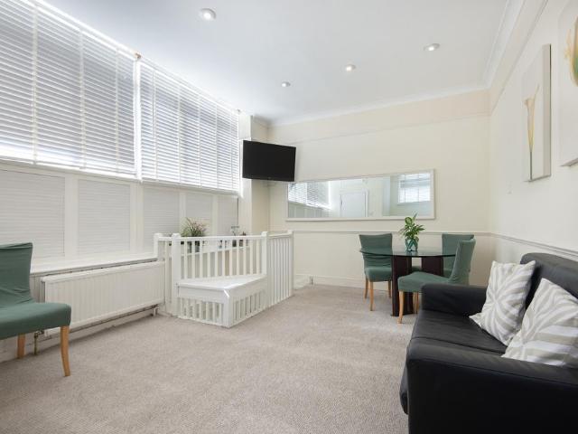 Mayford Road London SW12 1 bed flat to rent £2,000 pcm £462 pw
