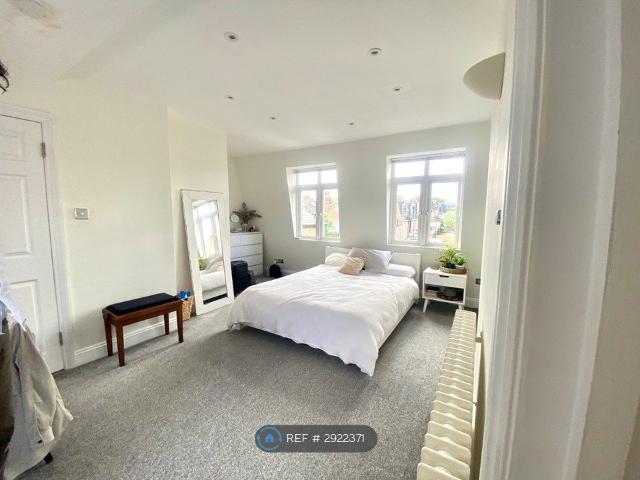 Mayford Road, London SW12, 2 bed flat to rent, £2,700 pcm | PrimeLocation