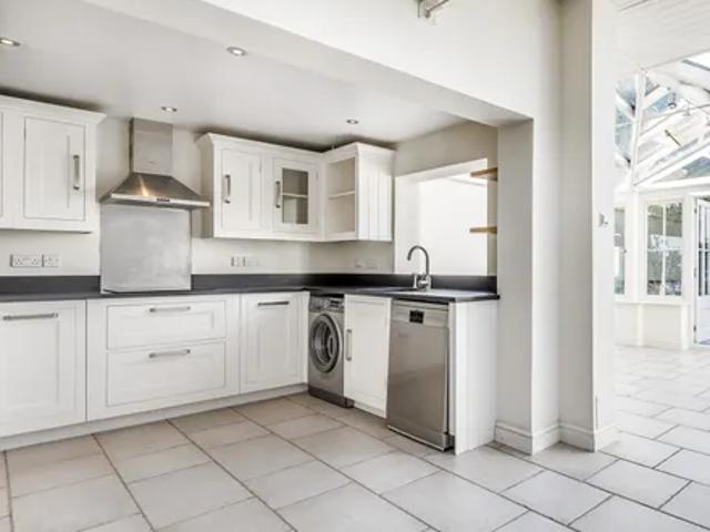 Mayford Road, London, SW12 8SN, United Kingdom | 4 bed house for rent #168081460 | Rentberry
