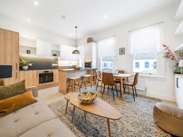Mayflower Road, London SW9, 2 bed flat to rent, £3,200 pcm | PrimeLocation