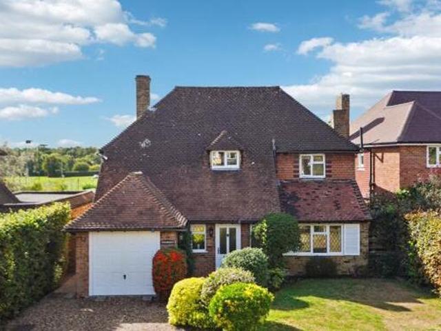 Mayflower Way, Farnham Common, 3 Bedroom Detached