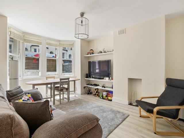 Maygrove Road London NW6 1 bed flat to rent £2,000 pcm £462 pw