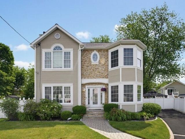 Mayhew Slip, Milford, Home For Sale