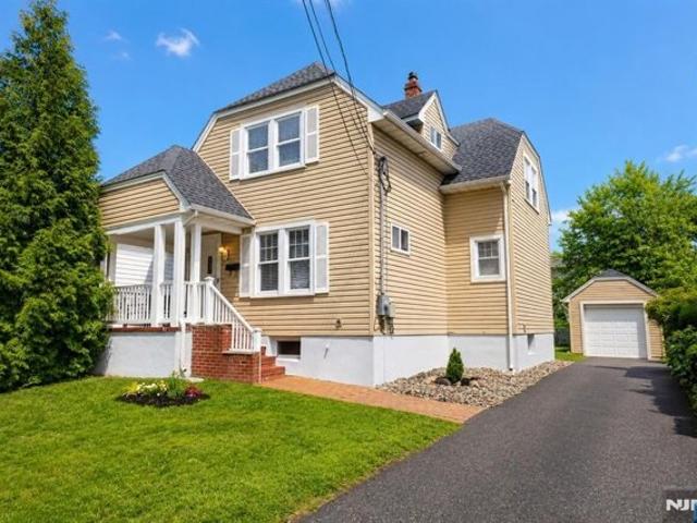 Mayhill St, Saddle Brook, Home For Sale