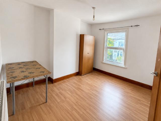 Maynard Road, London E17 2 bed flat to rent £2,000 pcm £462 pw