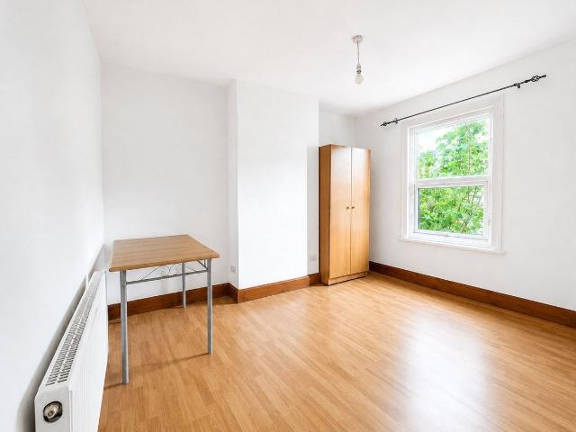 Maynard Road, Walthamstow, London E17, 2 bed flat to rent, £1,950 pcm | PrimeLocation