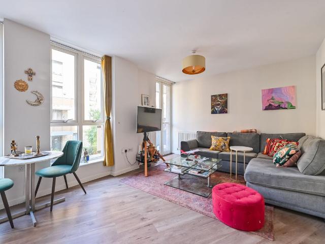 Maypole Court, Bow, London E3, 2 bed flat to rent, £2,701 pcm | PrimeLocation