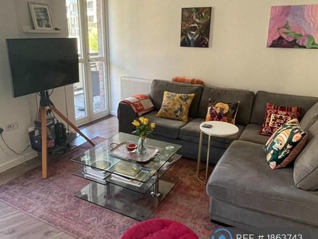 Maypole Court, London, E3 2 bed flat to rent £2,650 pcm £612 pw