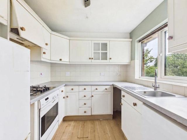 Maypole Road, Taplow, Maidenhead. 2 bed maisonette to rent £1,450 pcm £335 pw