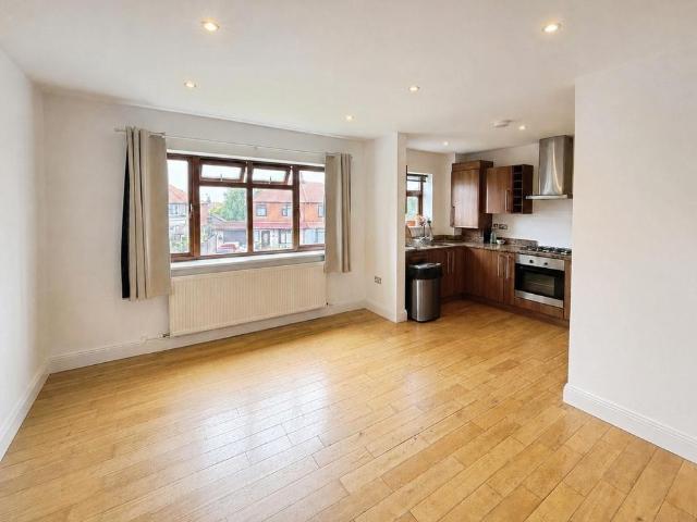 Mayplace Road East, Kent DA7 2 bed flat to rent £1,750 pcm £404 pw