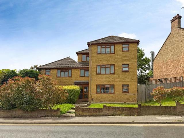 Mayplace Road East, Kent DA7 2 bed flat to rent £1,750 pcm £404 pw