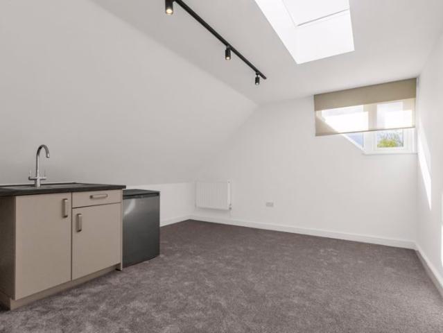 Mays Lane, Barnet EN5, Studio to rent, £1,200 pcm | PrimeLocation