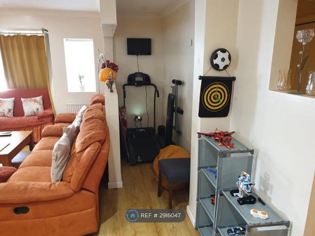 Mayswood Gardens, Dagenham RM10, 4 bed bungalow to rent, £2,800 pcm | PrimeLocation
