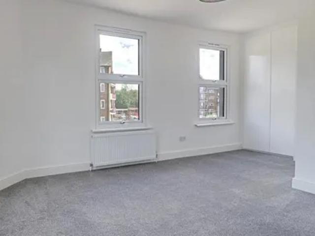 Maystocks, 59 Chigwell Road, London, E18 1NL, United Kingdom | Room for rent #134707243 | Rentberry
