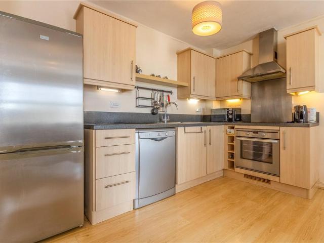 Mazurek Way, Swindon SN25 2 bed apartment to rent £1,000 pcm £231 pw